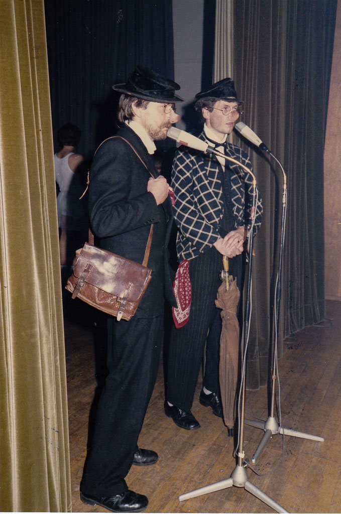 »Mostli« und »Stutzli« als Ansager in der Festhalle, Fasnacht 1984 ...