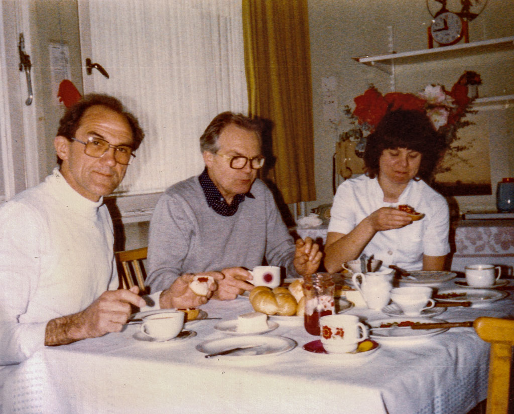 Chefarzt Dr. Gothe beim Frühstück mit Mitarbeitern, ca. 1975-1980 ...